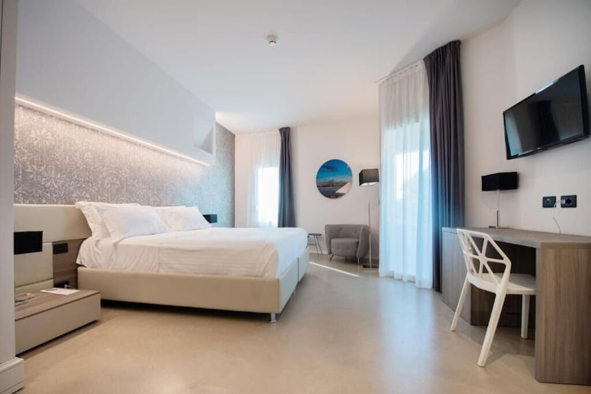 Elegant Bedroom W/ Panoramic Balcony By The Sicilian Coastline - Aci Castello