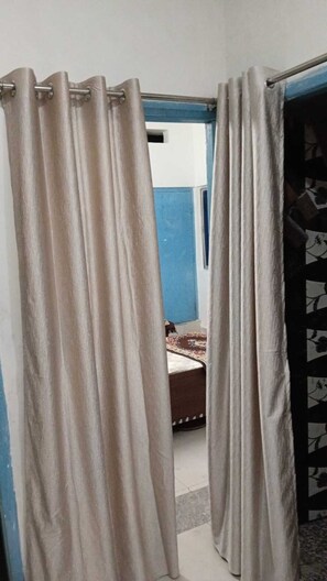 Camas desdobráveis, roupa de cama fornecida 