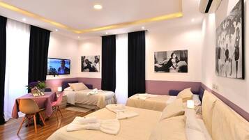 Quarto Comfort | Cofre no quarto, cortinas/cortinados opacos, ferro/tábua de engomar