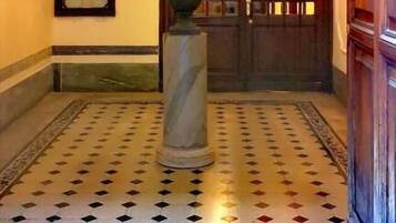 Quarto Individual, vista para o pátio | Interior