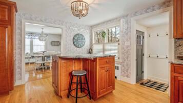 Casa, várias camas, pátio, vista para o jardim (Coastal Cape Neddick) | Cozinha privada