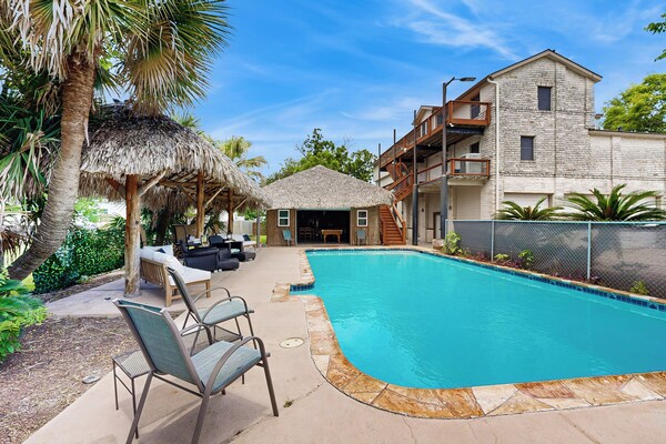 Bacliff Family Getaway W/ Game Room + Private Pool - Carousel, Kemah