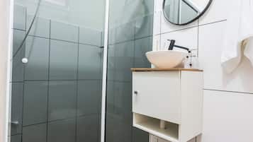Apartamento conforto, 1 cama de casal e sofá-cama, cozinha | Banheiro