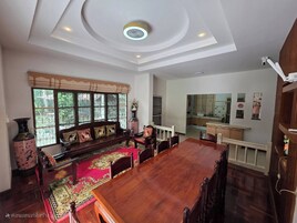 Casa, 5 quartos, para fumantes, vista para o jardim | Sala de estar