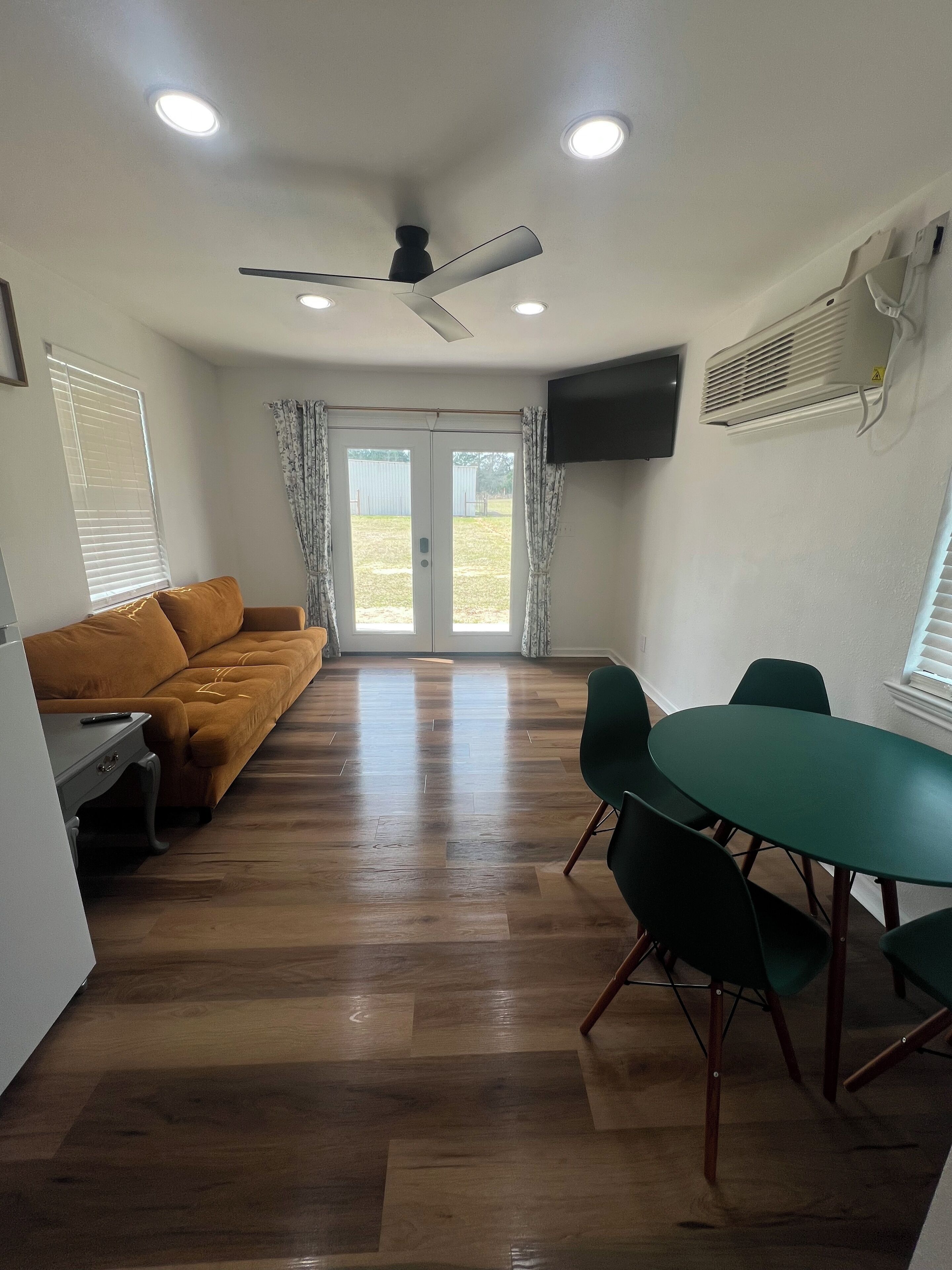 This Little Light Peaceful Tiny House Retreat - Just 9 Miles From Longview Mall - Longview, TX