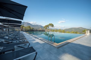 Piscina exterior sazonal 