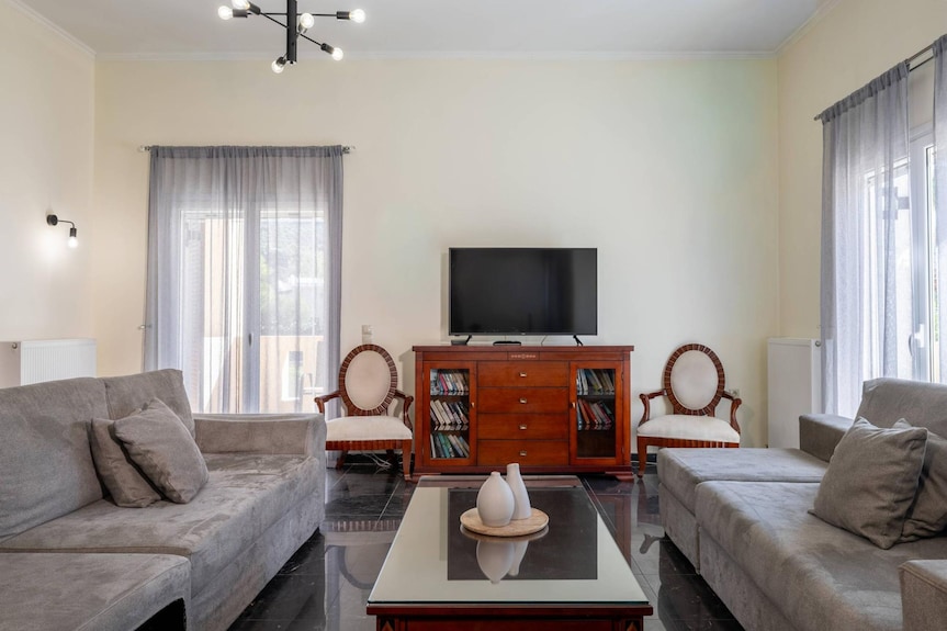 Leone Luxury Villa Giota - Kalamaki