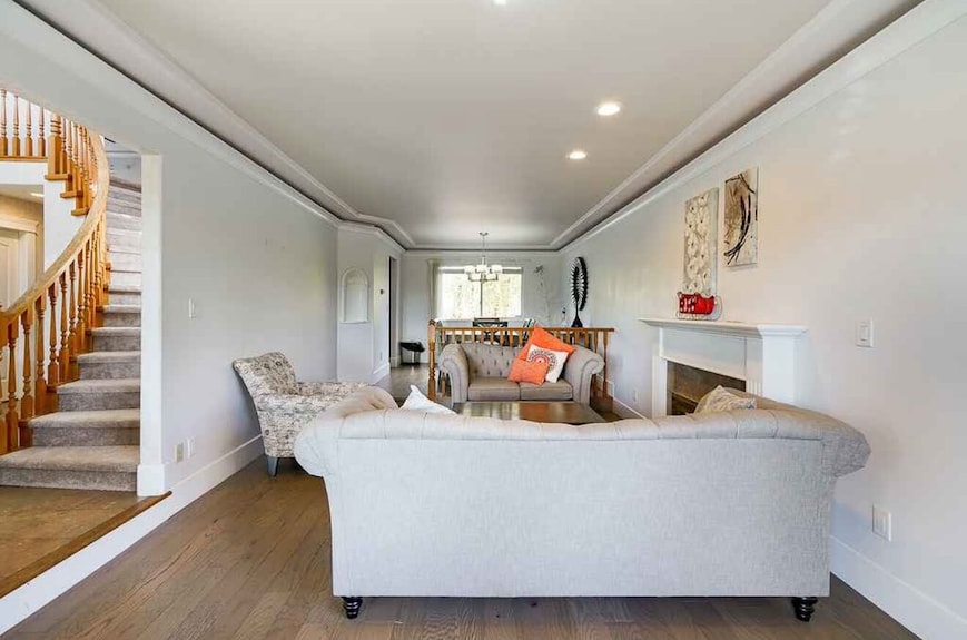 4 Beds 3 Bath Unique Family Home In Prestigious Neighbourhood Nearby Mall & Park - 蘭里市