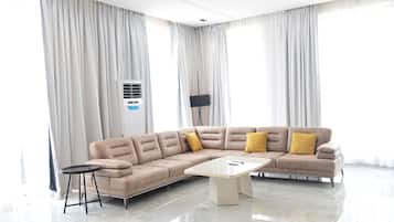 Apartamento Superior, vista para o pátio | Sala de estar