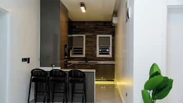 Apartamento de Luxo, vista para o campo de golfe | Cozinha privada | Um frigorífico/congelador grande, um micro-ondas, um forno