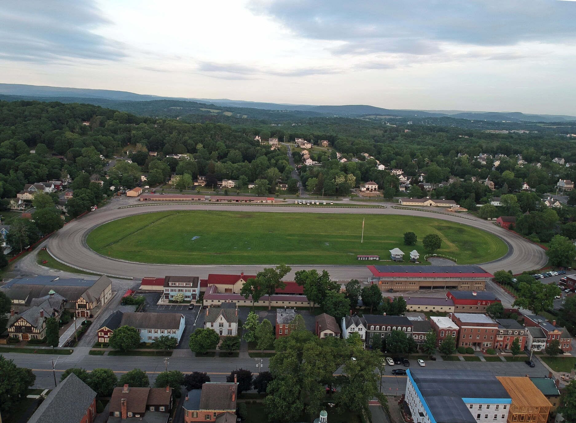 Duplex romântico, 3 quartos, cozinha | Vista aérea