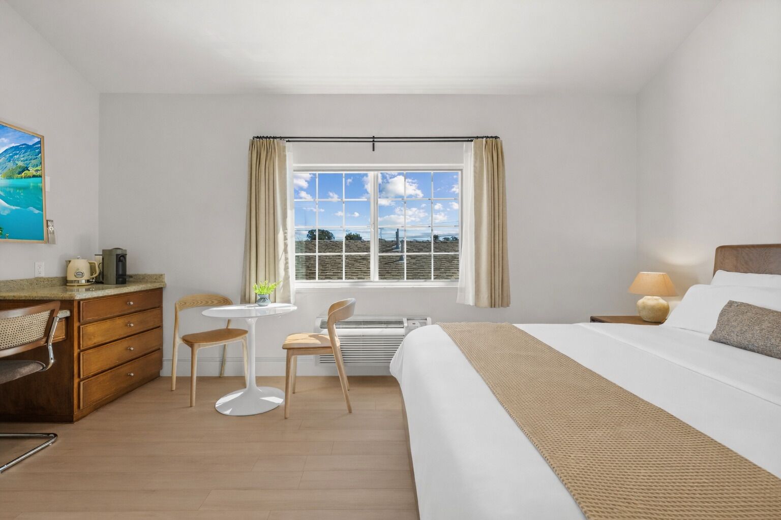 Estúdio exclusivo, 1 cama King, para não fumantes, cozinha americana | Cofres nos quartos, cortinas blackout, ferros/tábuas de passar roupa