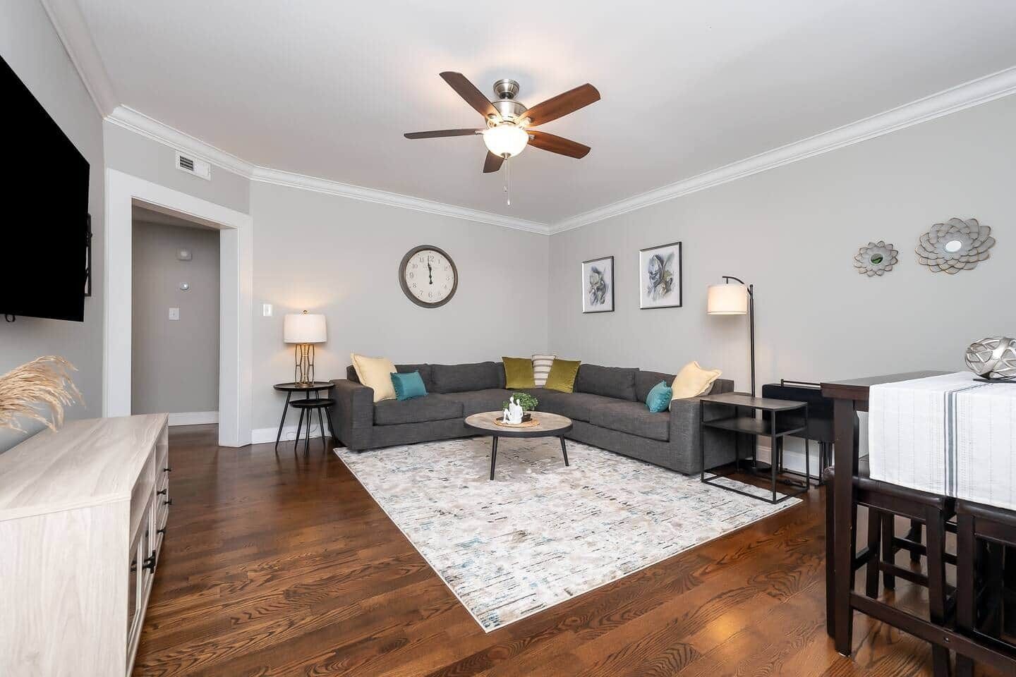 City Haven - Downtown Greenville On Main Floor - Greenville, SC