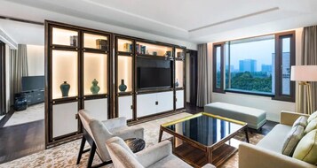 Quarto Premier | Roupa de alta qualidade, edredões de penas, minibar com produtos grátis