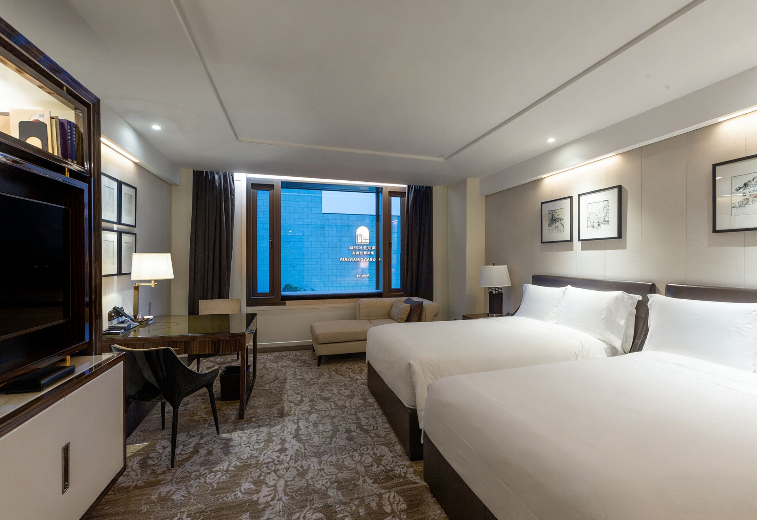 Quarto Signature | Cofre no quarto, secretária 