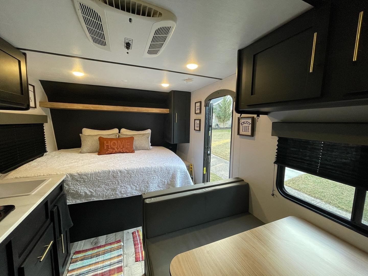 Welcome To Cozy By The Coast! Just Steps From The Beach, Ocean Is Calling You! - Freeport, TX