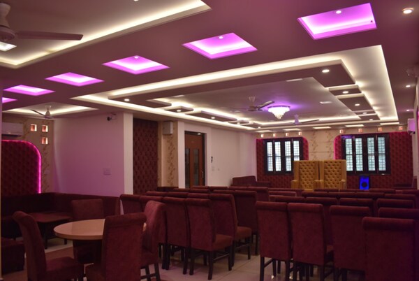 Hotel Kailash Near Deoria Baraon Rd - Deoria