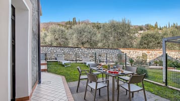 Apartamento família, vários quartos (Toscolano Olive House) | Opções para refeição ao ar livre