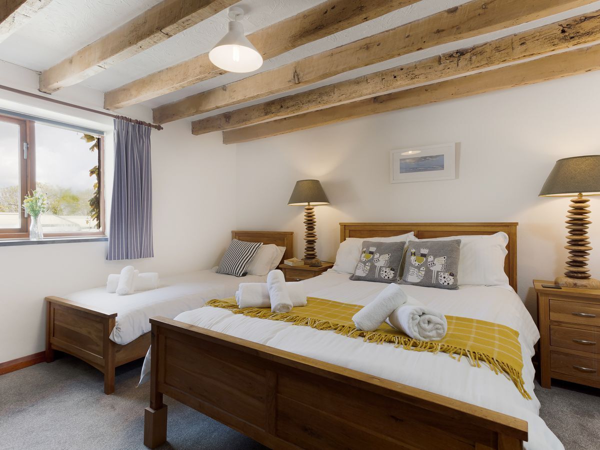 2 Bedroom Accommodation In Marhamchurch, Near Bude - Bude