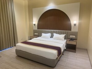 Quarto standard, vista para o parque | Escrivaninha, Wi-Fi de cortesia