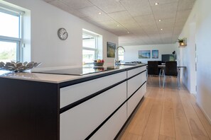 Casa de Campo, 5 quartos, aceitam-se animais de estimação, junto ao jardim | Cozinha privada | Uma cadeira de bebé 