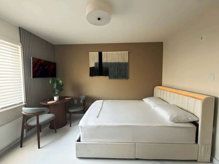 Stylish Newly Renovated Boutique 103walk To Beach - Miami, FL