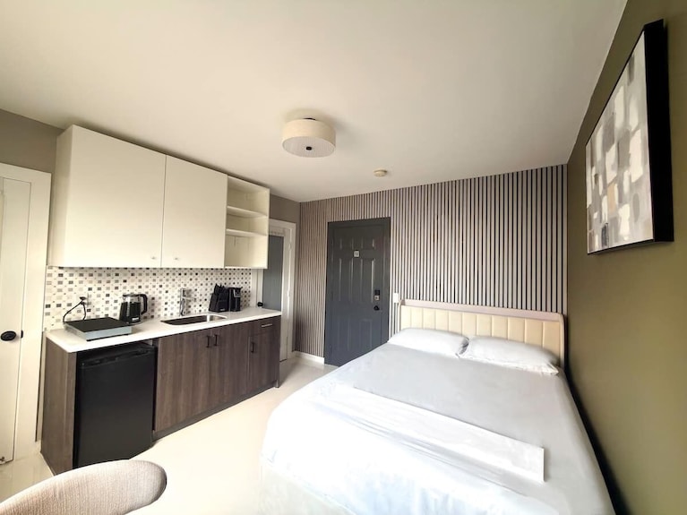 Stylish Newly Renovated Boutique 102walk To Beach - Miami, FL