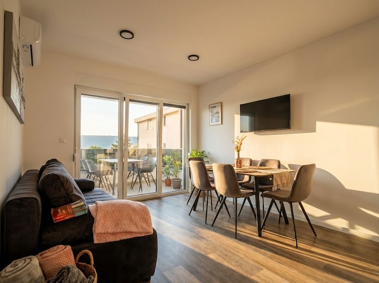 Two-bedroom Family Rooms Apartment Casa Del Mar 6 With Private Balcony - Novalja