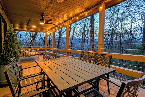 Hot Tub, Game Room & Projector: Blue Ridge Cabin! - Blue Ridge, GA