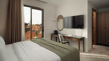 Quarto casal ou duplo superior, vista para a cidade | Cofres nos quartos, escrivaninha, espaço de trabalho para notebook