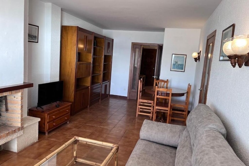 Rodes Lux: Apartment With Sea View - Cubelles