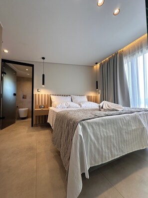 Panoramic Sea View Maisonette with Outdoor Hot Tub | Cofres nos quartos, cortinas blackout, quartos à prova de som