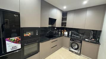 Apartamento luxo, sacada, vista para a cidade | Cozinha privada