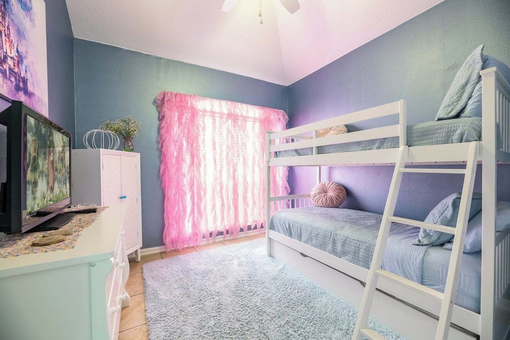 Disney Dream Villa: 10 Minutes From Disney! Themed 5 Bedroom Home in ...