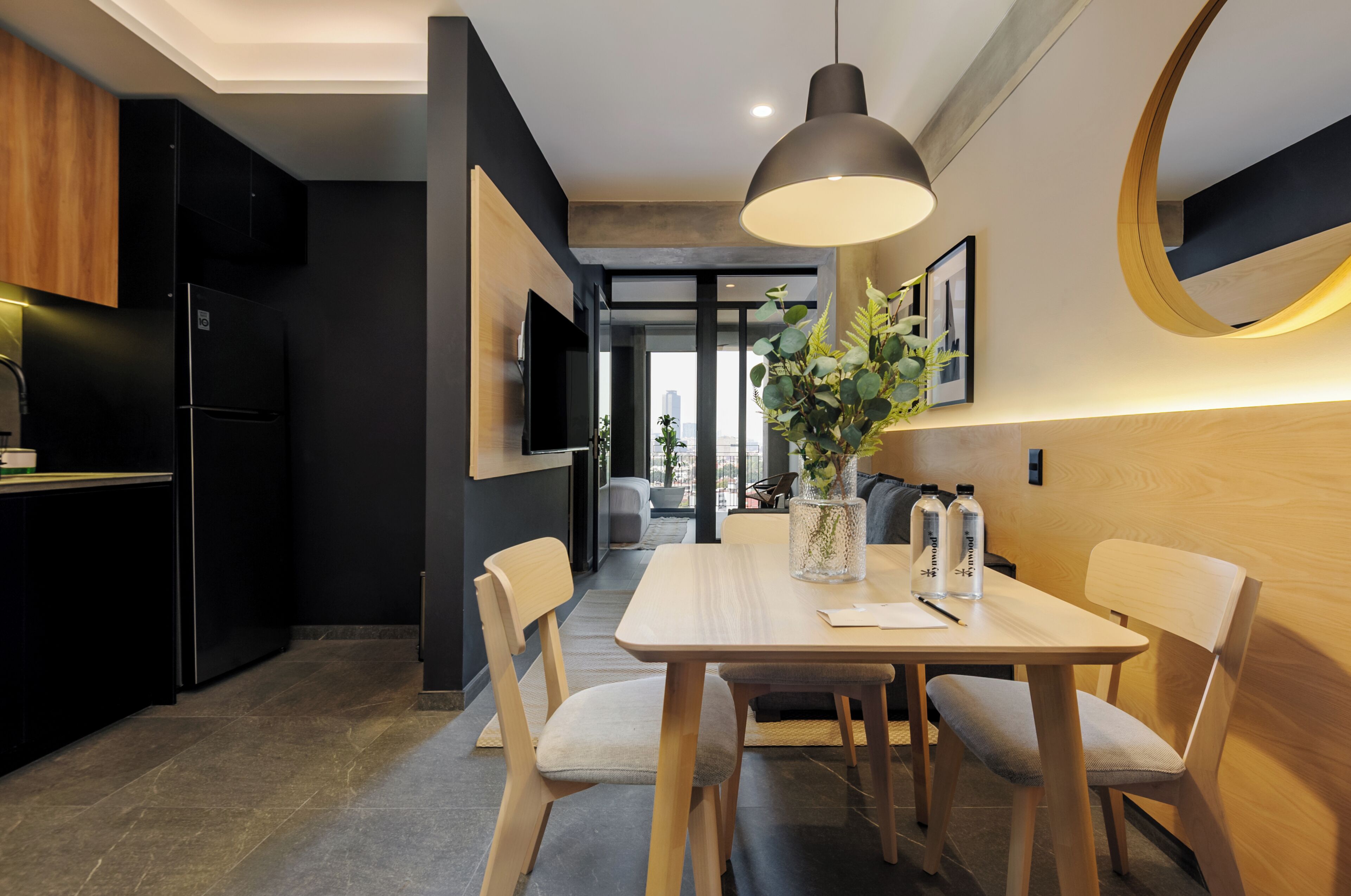 Apartamento, 1 quarto, geladeira e micro-ondas | Sala de jantar