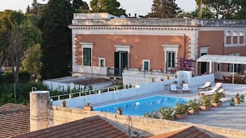 Piscina externa sazonal