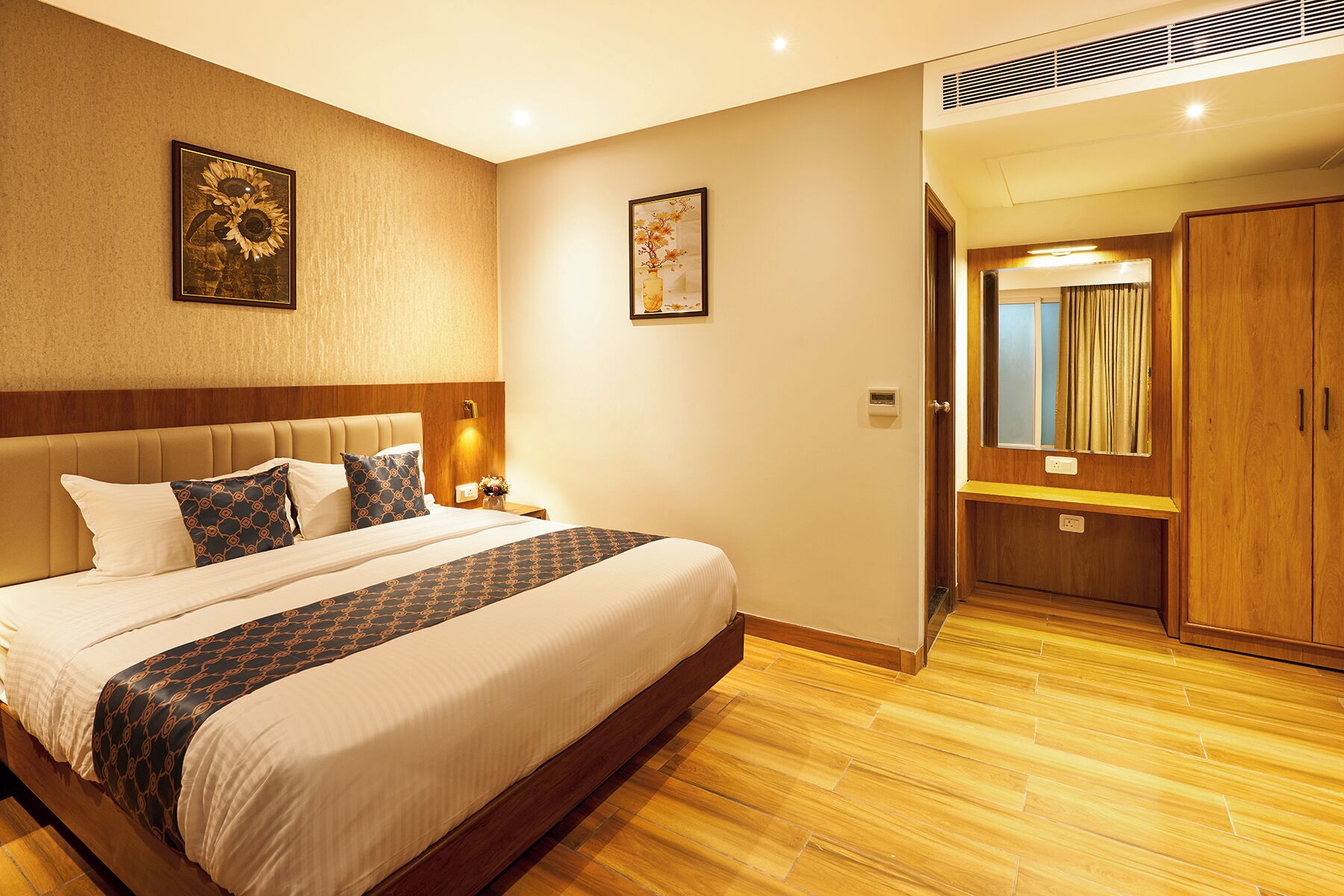 Quarto casal luxo, sacada, vista para a cidade