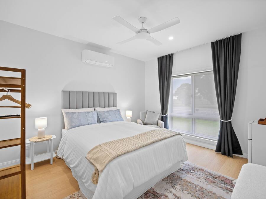Quarto casal conforto | Cortinas blackout, ferros/tábuas de passar roupa, Wi-Fi de cortesia