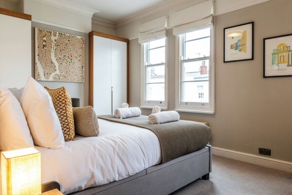 Stunning 2bd Townhouse In Cheltenham - University of Gloucestershire, Park Campus