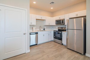 Apartamento de Luxo, 1 cama king-size, ar condicionado | Cozinha privada