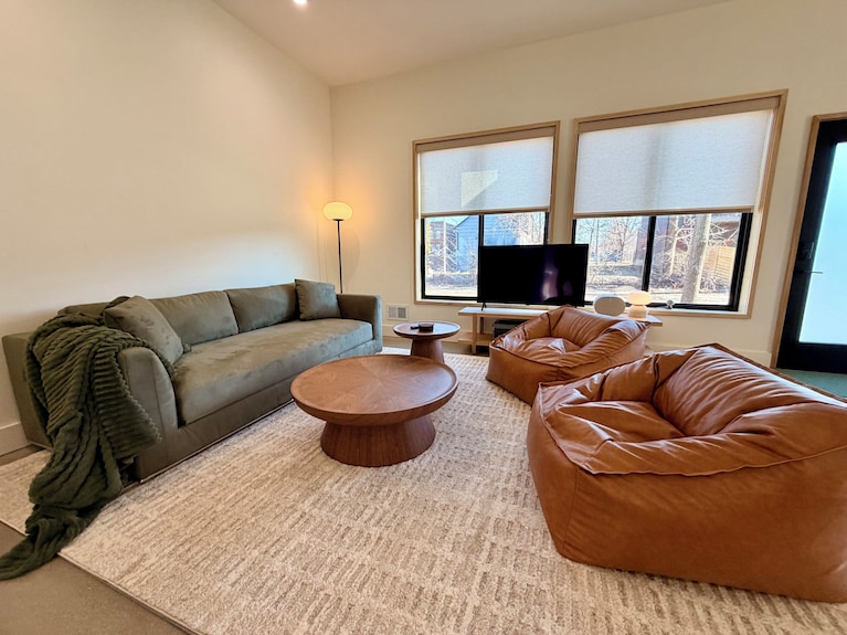 Sycamore Home - Detroit Designed / Nordic Style - Tranquil Space - MGM Grand Detroit