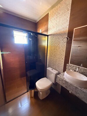 Quarto Quádruplo Standard | Casa de banho