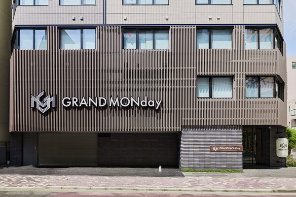 Grand Monday Ueno Okachimachi - Akihabara