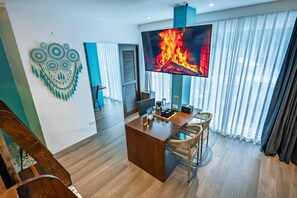 Deluxe Family Room | Interior