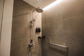 Standard Family Room | Casa de banho