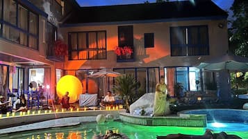 Vila, 4 quartos, para fumantes, piscina particular | Piscina | Piscina externa