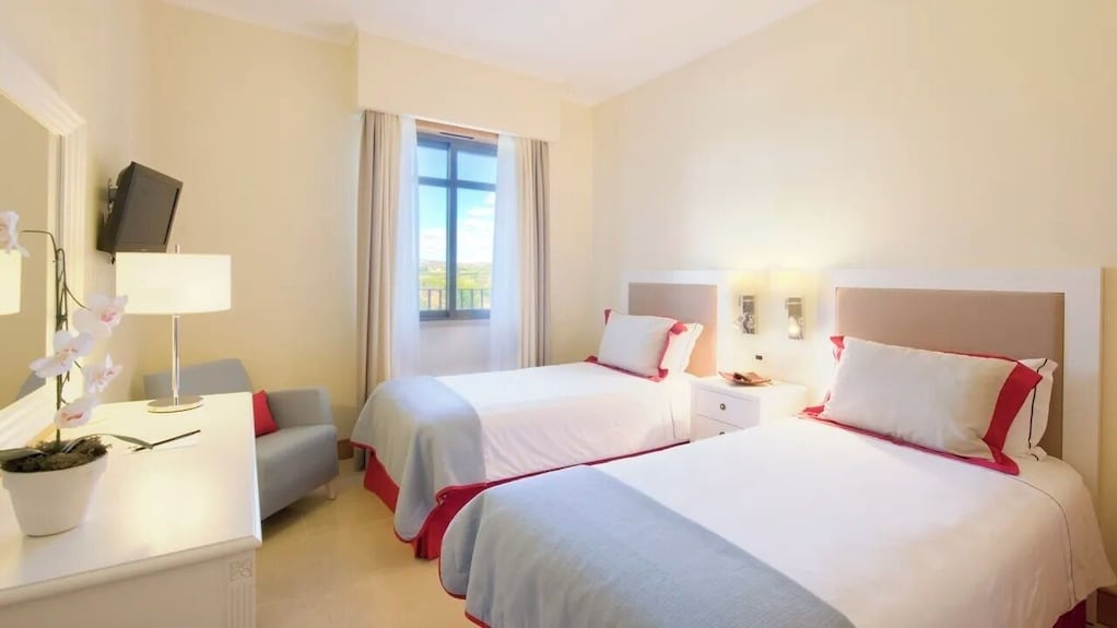 The Ultimate 3 Bedroom Escape Pools, Balcony & Vilamoura Adventures Await! - Quarteira