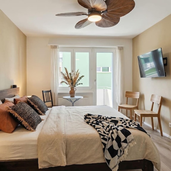 Studio W/ Balcony & Modern Amenities (202-16) - Zúrich