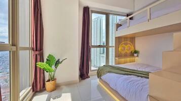 Apartamento, 2 quartos, vista para a cidade | Escrivaninha, ferros/tábuas de passar roupa, Wi-Fi de cortesia