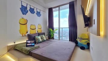 Apartamento, 2 quartos, vista para a cidade | Escrivaninha, ferros/tábuas de passar roupa, Wi-Fi de cortesia